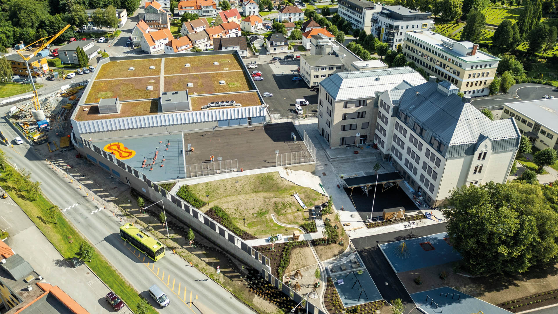 Os skole og Halden Arena: Et moderne samlingspunkt